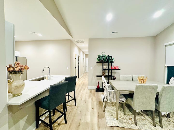 *New- Convenient, Spacious & Quiet Space! - Wichita, KS