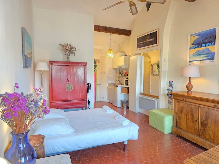 Studio Marseillais Vue Sur Notre Dame : Vieux-port - Calanques de Marseille