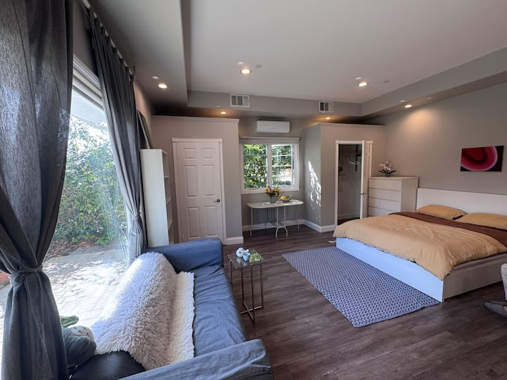 Private Entrance Room Backyard - Pasadena, CA