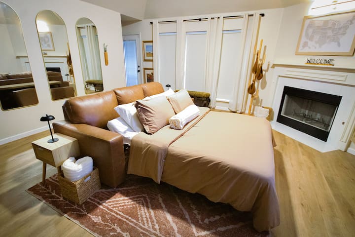 Movie Room, Office, 5 Beds, 3 Baths, Games, Garage - Tulsa, OK