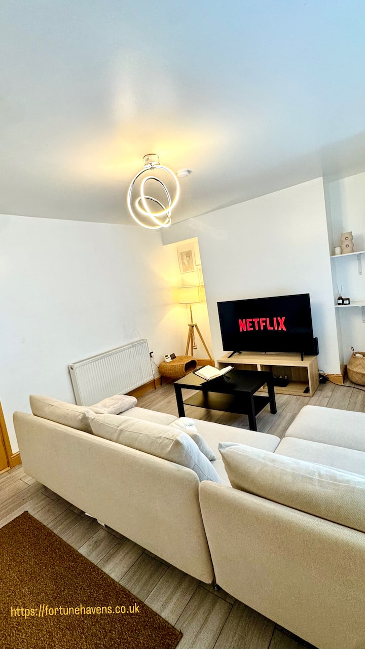 Fortune Haven: 3br Crew & Tourist Home W/ Parking - Nottingham