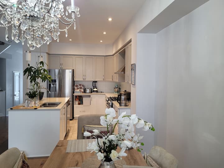 Spacious Family 3  Bedroom Townhouse - Ottawa