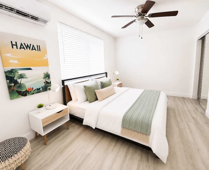 Hollywood Beach Escape | King Bed + Full Kitchen - Hollywood, FL