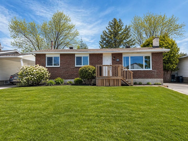 Centrally Located 5 Bd Bungalow With Hot Tub - Gatineau