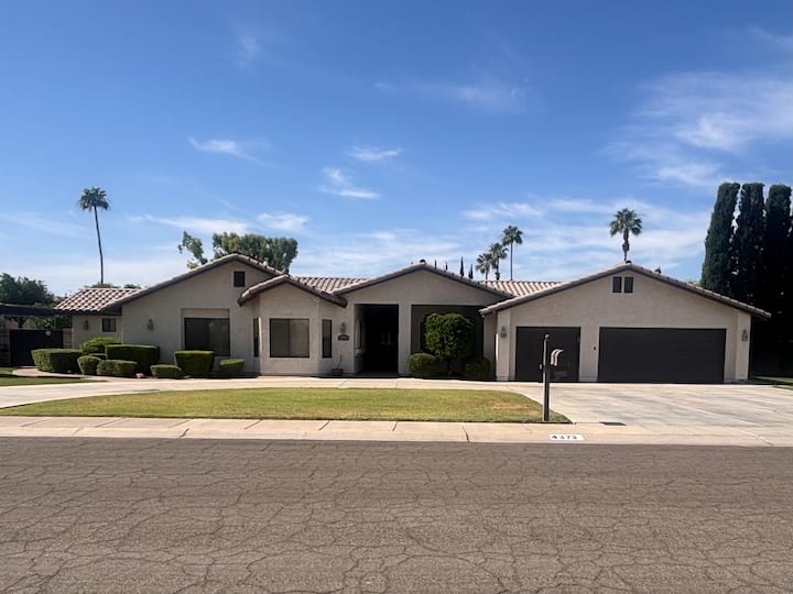 4 Br, 4 & 1/2ba. W/pool (3300sf) 5bd (1 K/2q/2t) - 유마