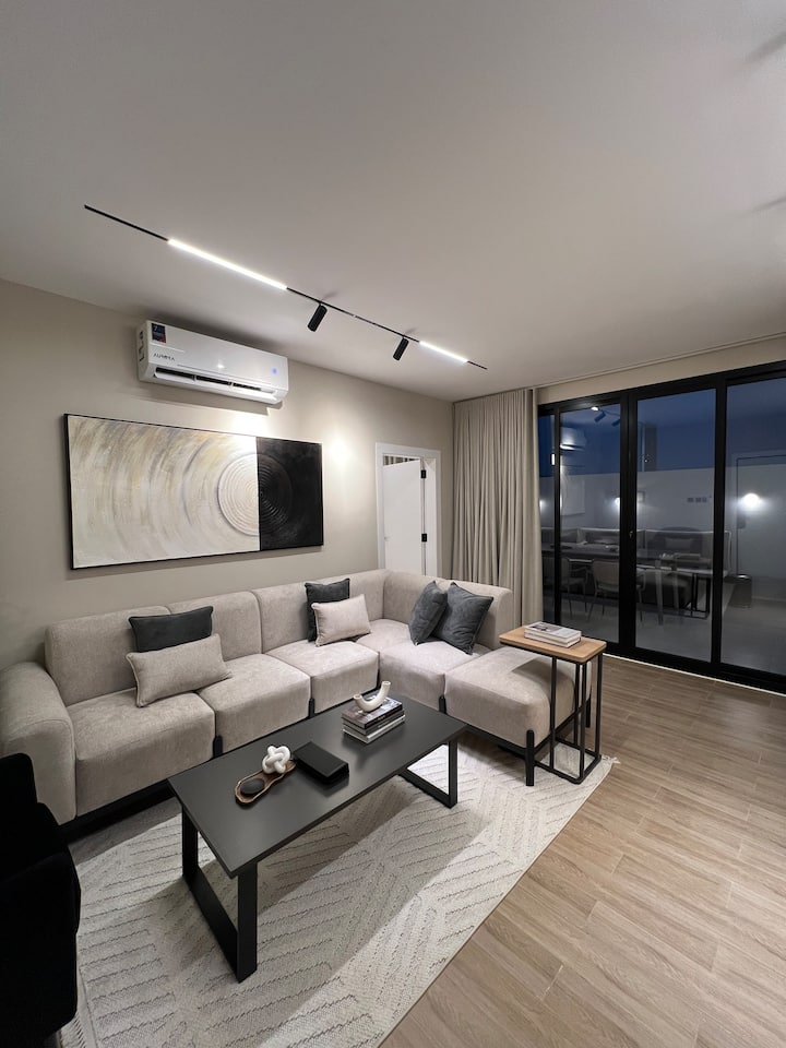 شقه فندقية مع سطح خاص وتحكم ذكي - Riyadh