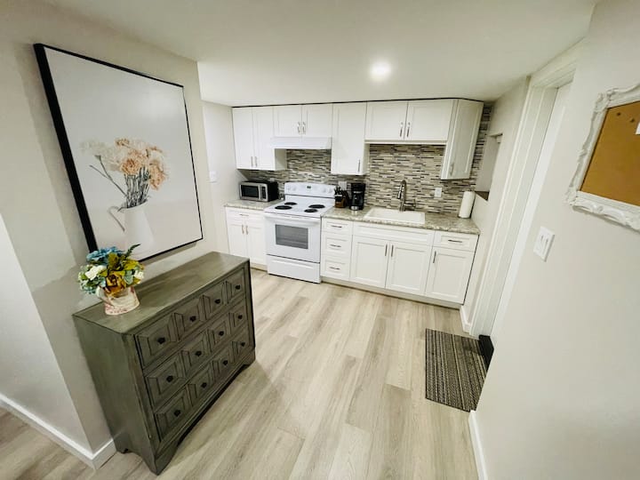 Modern Full Kitchen+in-suite Laundry+private Patio - Port Alberni