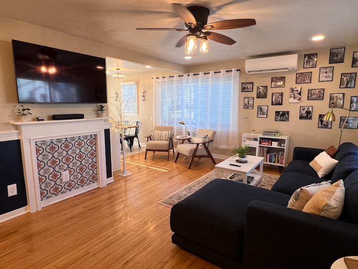 Charming 1950s Bungalow - Albany, OR