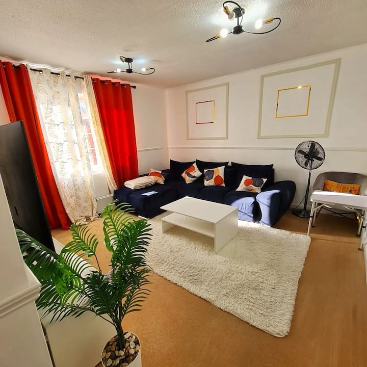 Elisha's City Apartment - Epsom
