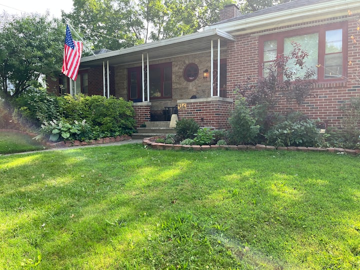 Quiet Christmas City Ranch Home, Pets Allowed - Bethlehem, PA