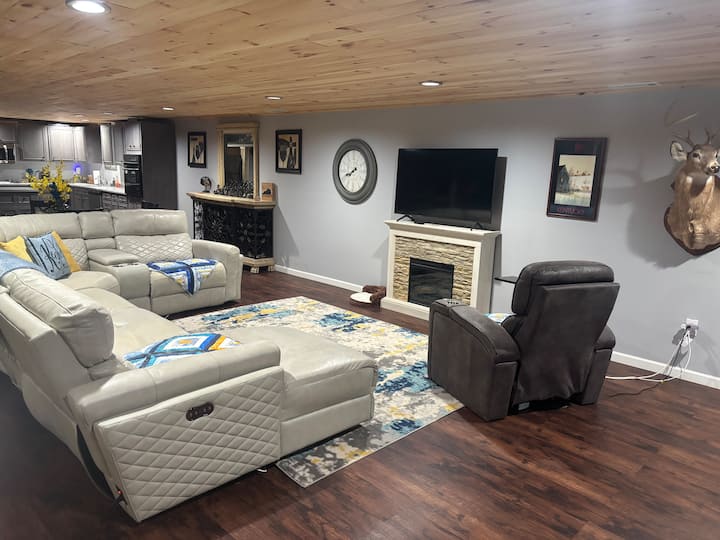 Beautiful View, Private Lake, Game Room! - Kentucky