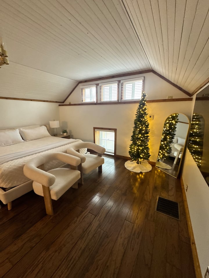 Chic Retreat On Broadway Street! - Grove City, OH