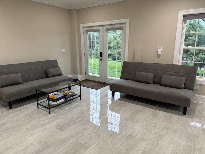 Spacious Walkout Basement Studio - Beacon, NY