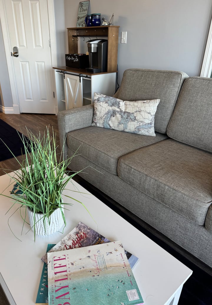 Beachfront Balcony Condo With Jetted Tub - Traverse City, MI