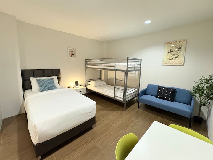 Exclusive Bunk Room – A Private Room For 3 - Bangkok