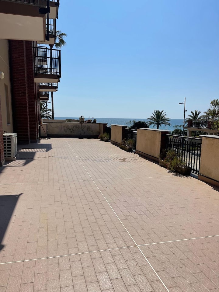 Casa Con Terrazzo Fronte Mare - Albenga