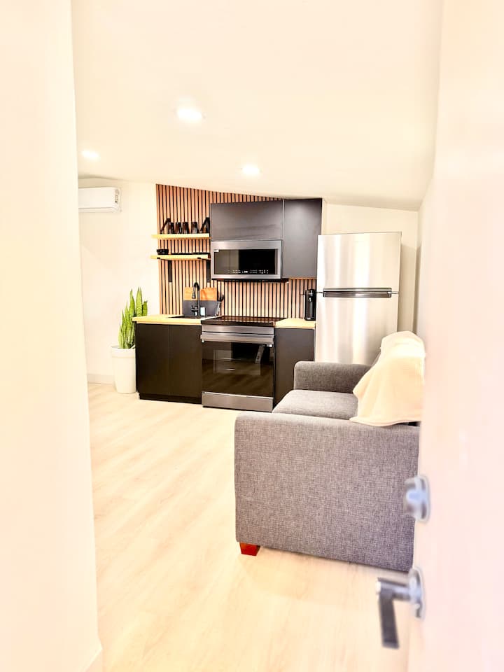 Modern Guesthouse Fenced & Pet Friendly - San Diego, CA