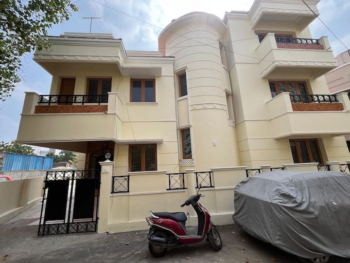Urban Lounge Entire Bungalow - Chennai