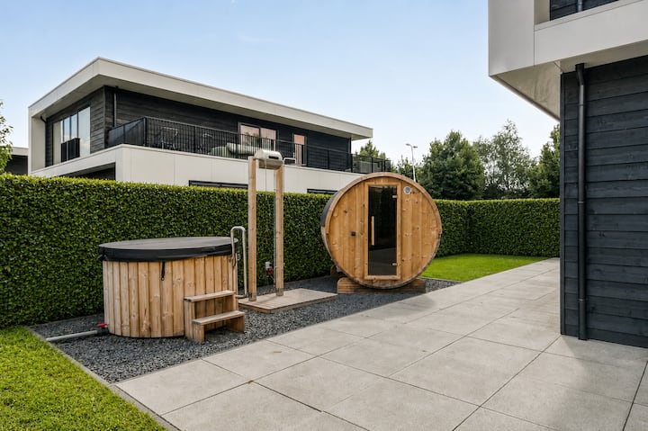 Maan Nr. 300 | 10 Pers. Hottub & Sauna - Zeewolde