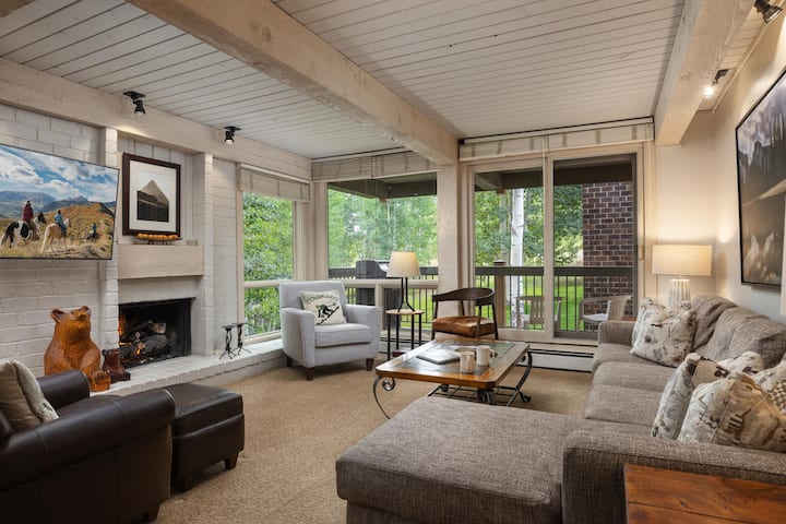 Ski-in/ski-out,pool,ht,parking,grill - Snowmass Village, CO