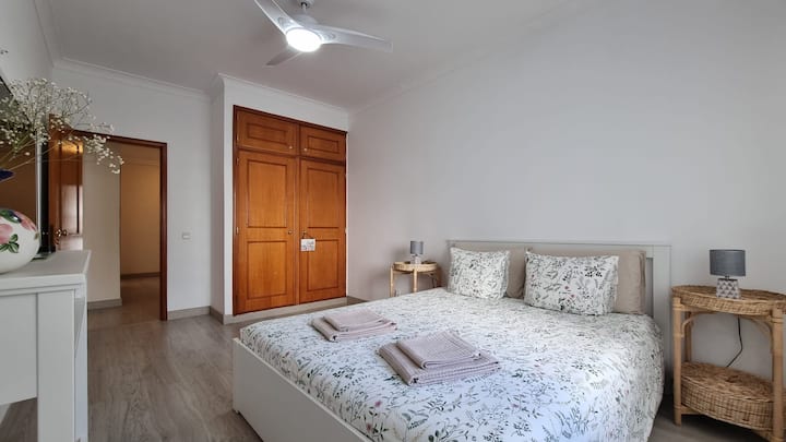 Private Apartment*sunny Terrace* Central Location - Algarve