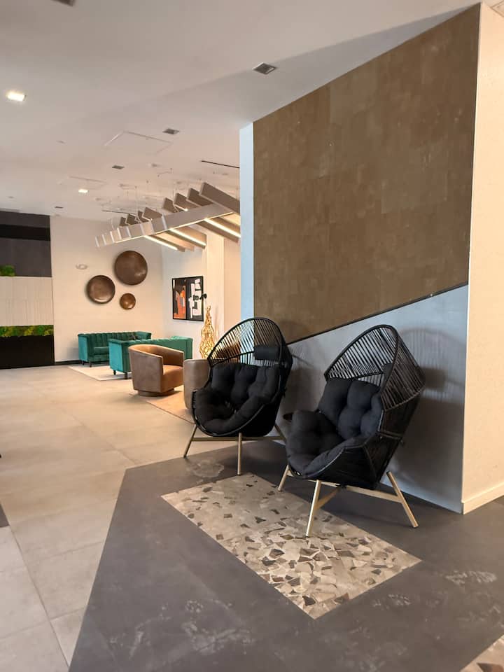 Furnished Prvt 1 Bed Luxury Amenities Free Parking - Hartford, CT