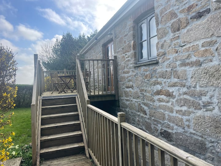 Swallow Barn, With Peaceful Garden And Parking - Falmouth