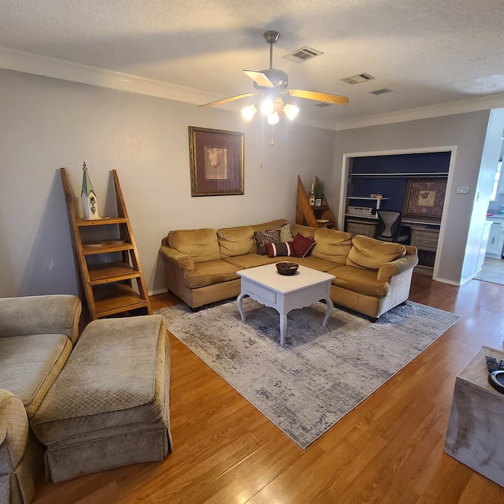 The Bear Den - Nice Condo 2 Queen Beds - Waco, TX