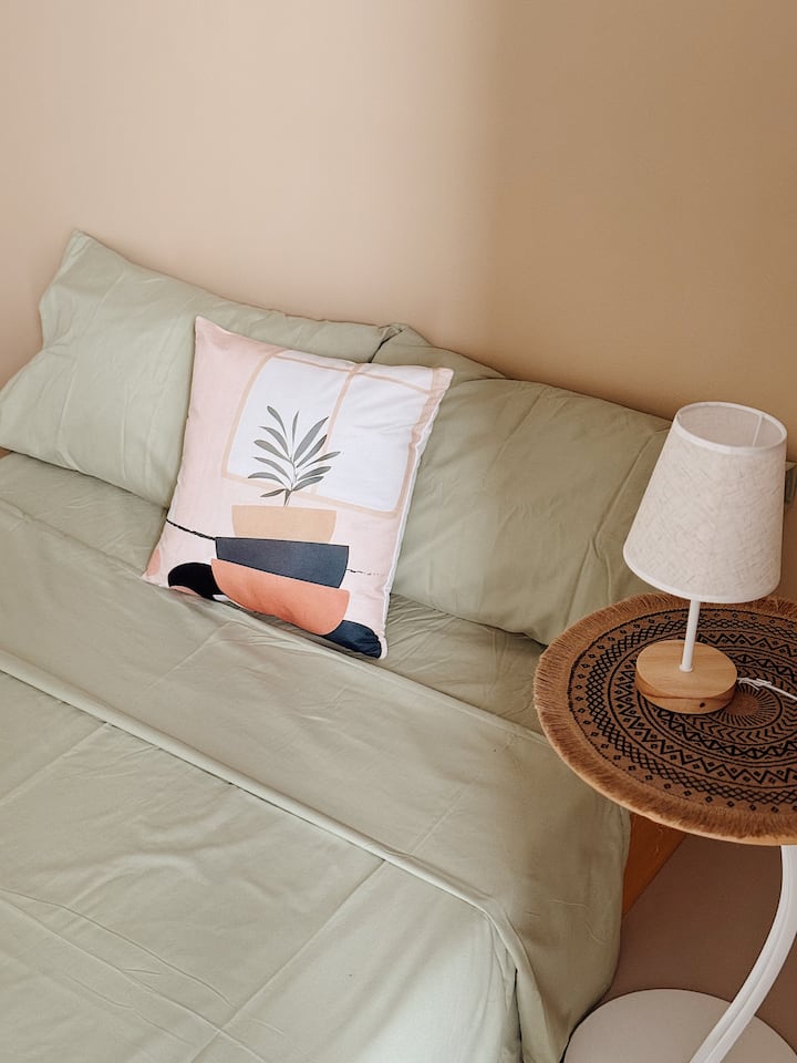 Serenity Elyu 1: Private Bed & Bath, Ac, Wi-fi - フィリピン ラ・ウニオン