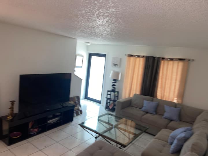 Rest Up And Relax/ King Bed - Sunrise, FL