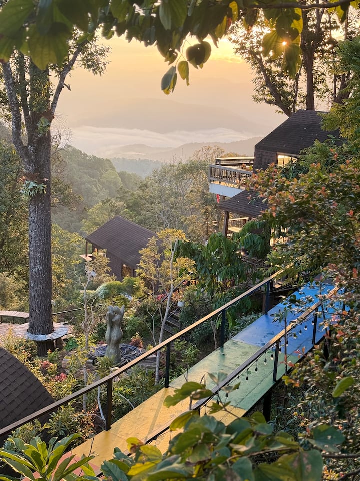 Highland Home Up In Forest, With Resort Facilities - Mae Taeng