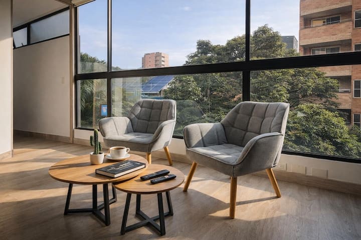 Modern 2br-bright Apt-4.96 Rated-top Area Laureles - Medellín