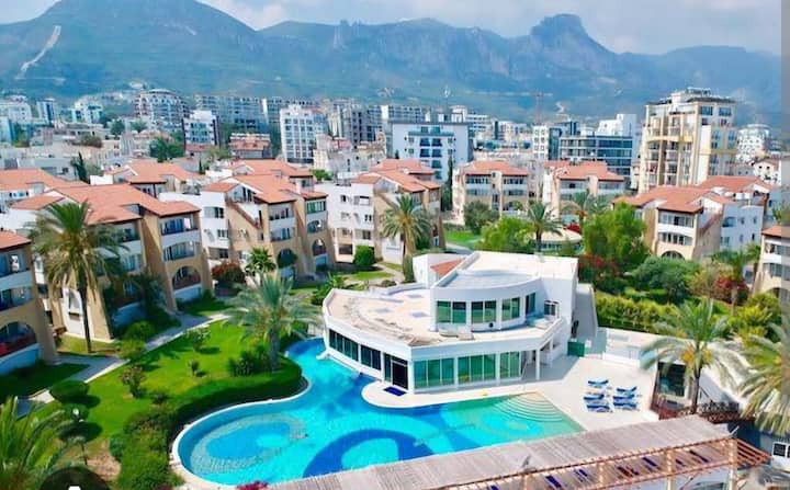 Girne Havuzlu Sitede Tatil Keyfi - ケリネイア