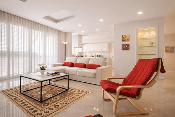 Luxury 4br Penthouse With Views Free Parking - Tirana