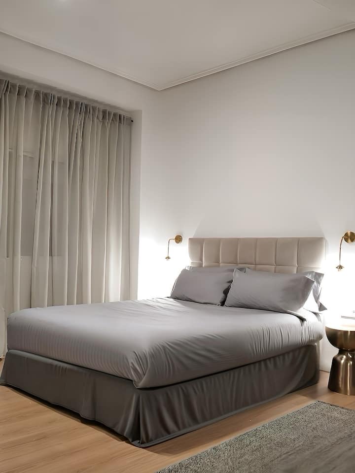 Piso Renovado Con Estilo En El Centro - Valencia