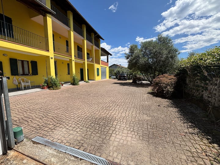 Cascina Con Giardino, Terrazzo E Piscina Estiva - Borgomanero