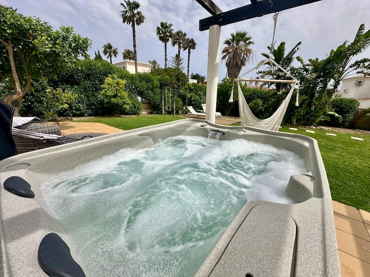 Sunny Garden Villa · Hot Tub · Outdoor Living - Carvoeiro