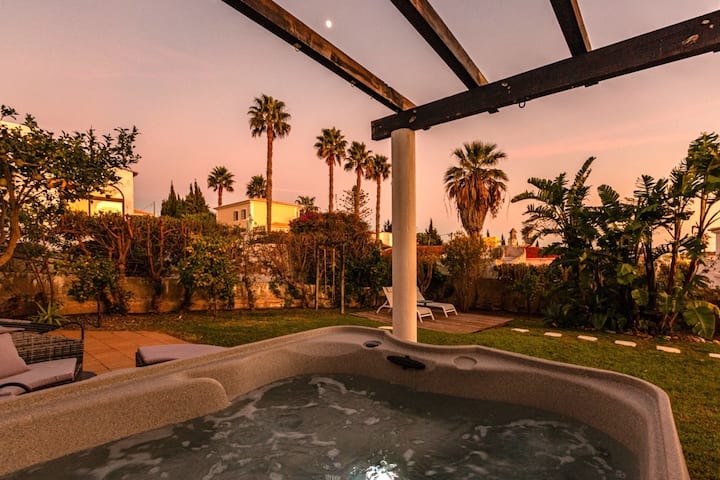 Stylish Garden Villa • Hot Tub • Fireplace • Wi-fi - Carvoeiro