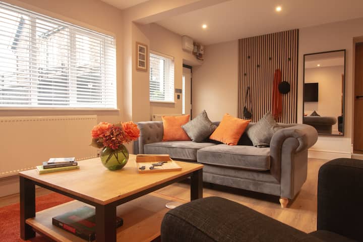 Cottage Central Location With Own Private Driveway - Abergavenny