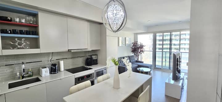 Luxury 35th Floor Condo Flat 10min Walk To Cntower - Toronto, ON