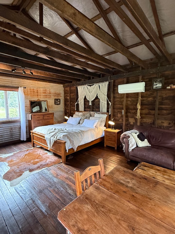 The Old Glenroy Barn - Imbil