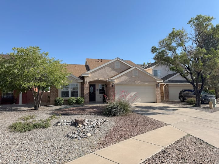 The High Desert Hideaway - Albuquerque, NM