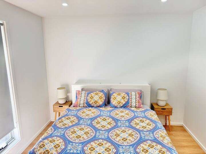 Private Room With Toilet In Cozy Home-donnybrook - Donnybrook