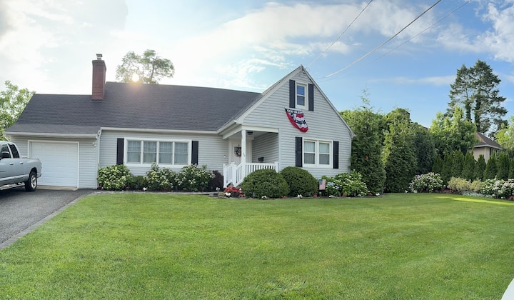 Beautiful & Cozy Bethpage Home! - Seaford, NY