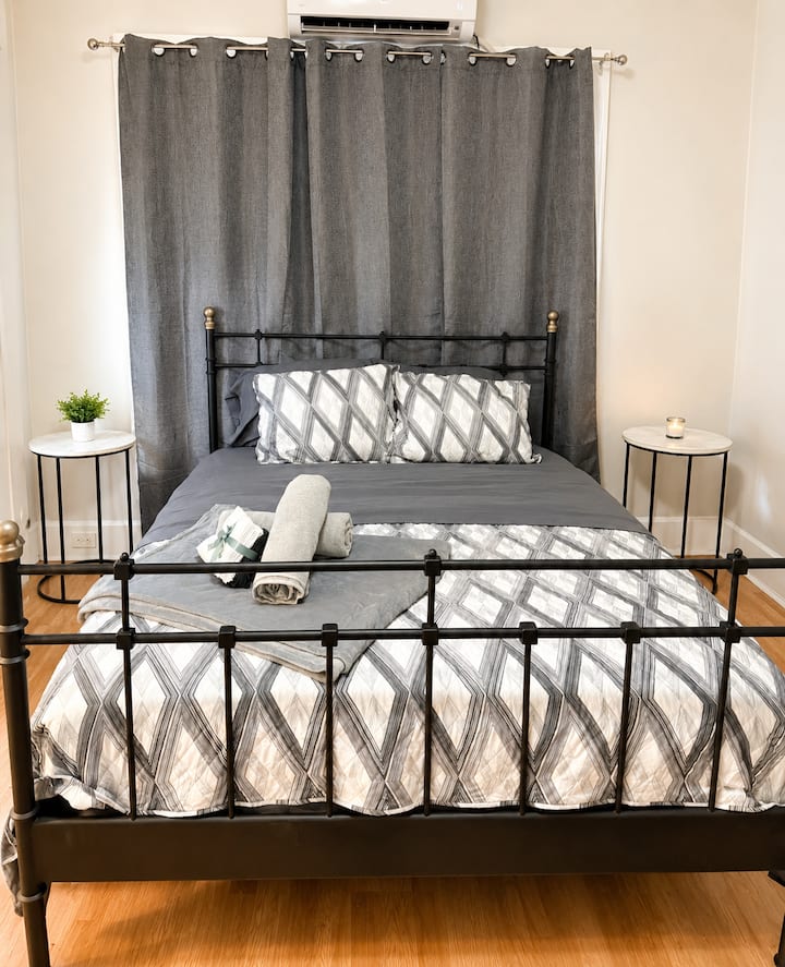 Modern Downtown Studio | Walk To Toyota Center - Houston, TX