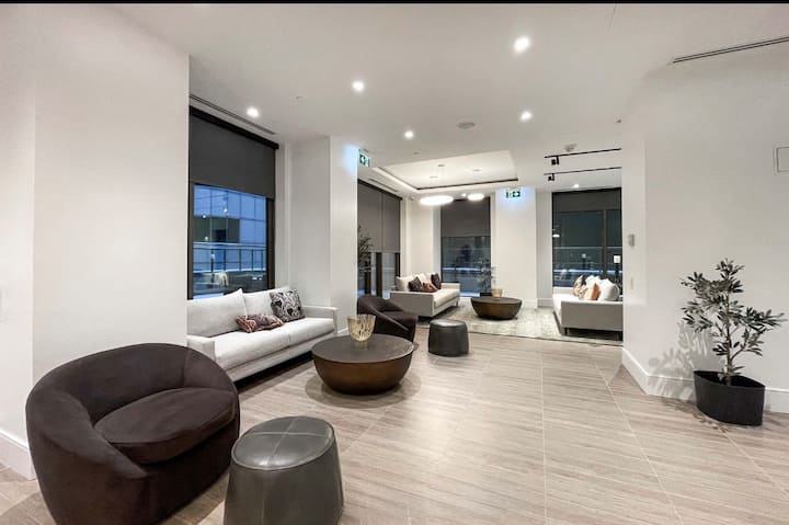 Downtown Condo|cn Tower|pool - Toronto