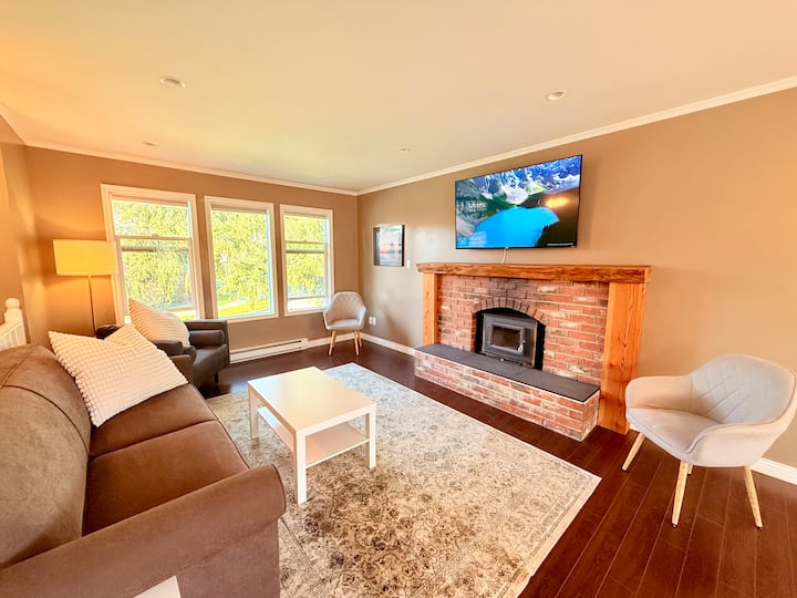 Heart Of The City | Clean, Cozy & Fully Equipped - Langford