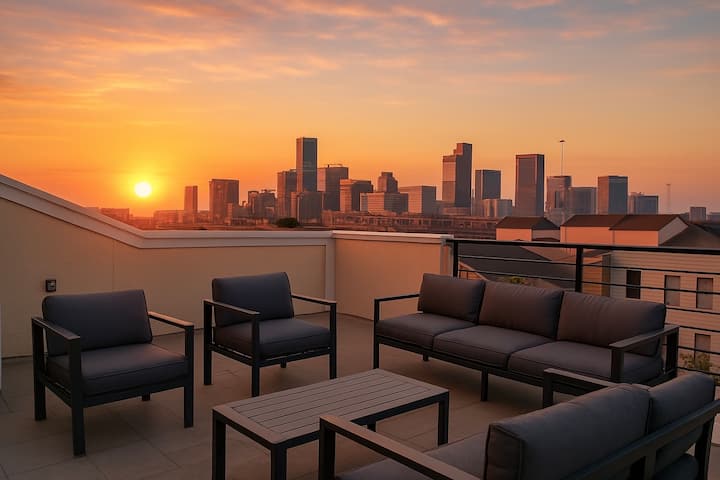 Luxury Home W/ Houston Best View & Near Everything - Houston, TX