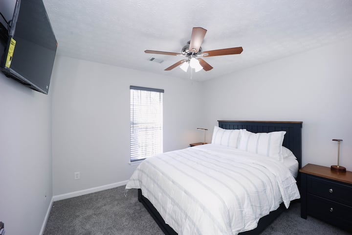 Cozy & Spacious Retreat - Conyers, GA