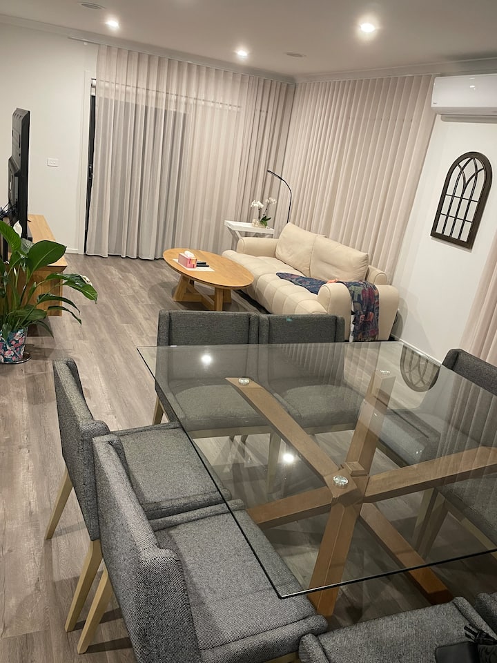Comfy Room In A Cute Home. - Little River